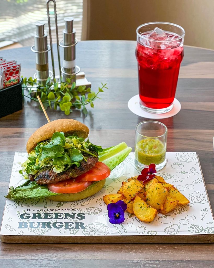 【大阪】新緑の季節にぴったり！野菜もお肉もボリューム満点の『GREEN SPRING BURGER』【コートヤード・バイ・マリオット新大阪 ...